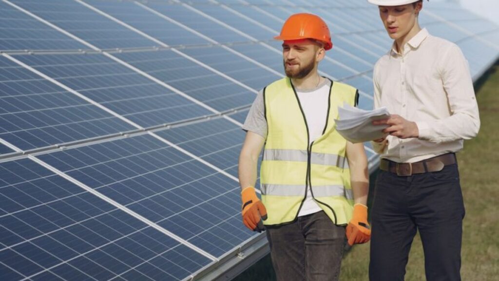 How Solar Panel Installation Contractors Are Adapting to Technological ...