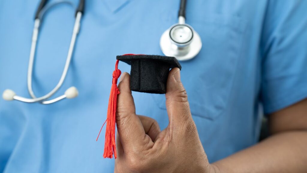 How to Graduate Debt-Free From Medical School