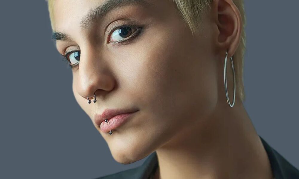 Exploring the Aesthetic Appeal of Vertical Labret Jewelry Trends